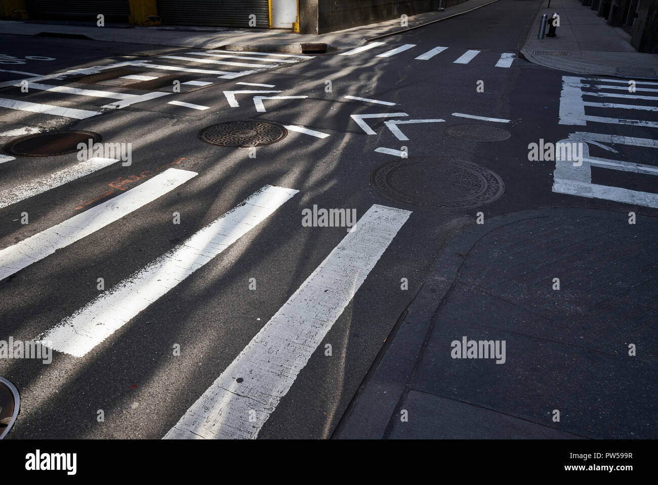 Intersection markings hi-res stock photography and images - Alamy