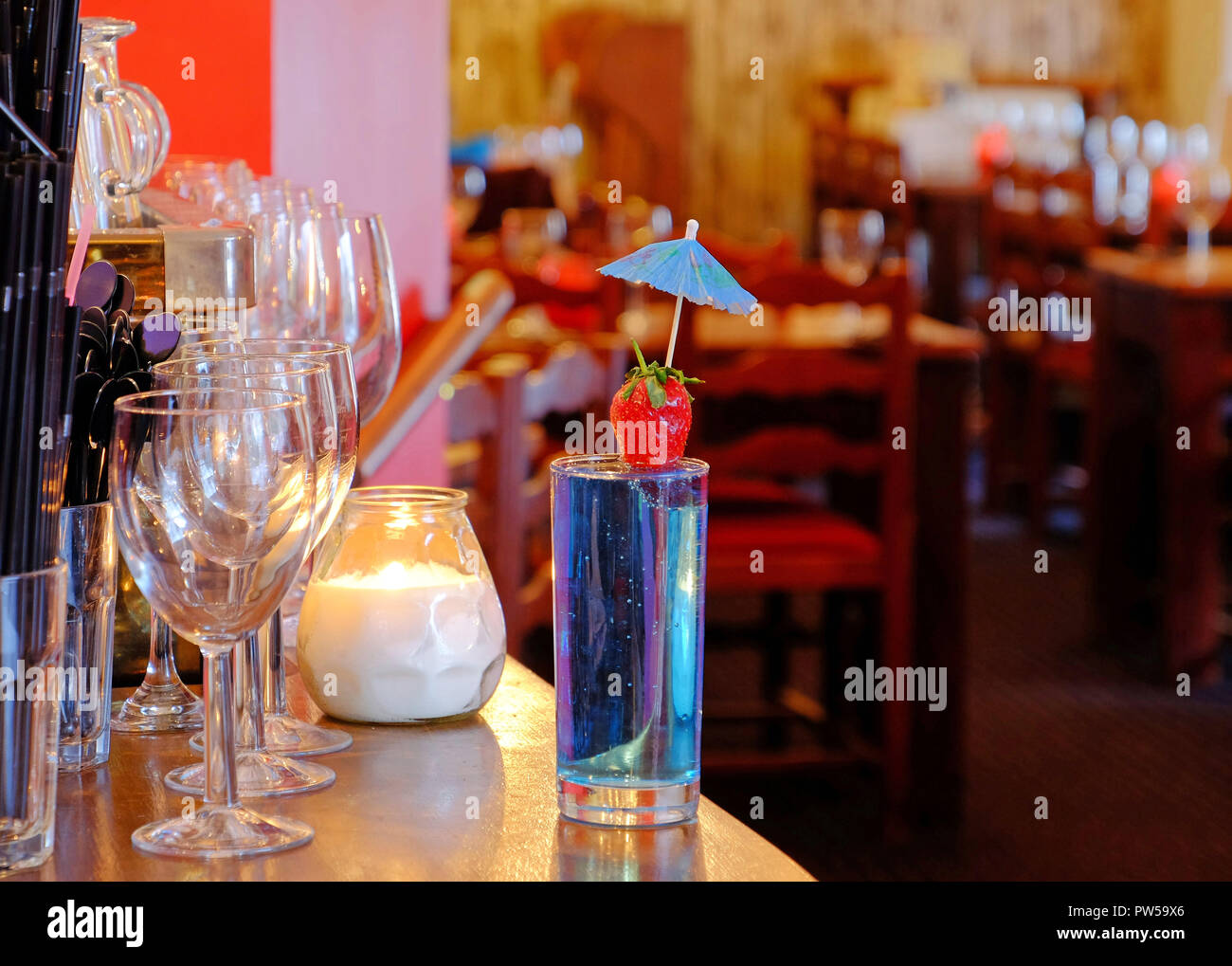 Cocktail on a bar in a cafe / bar/ restaurant Stock Photo - Alamy