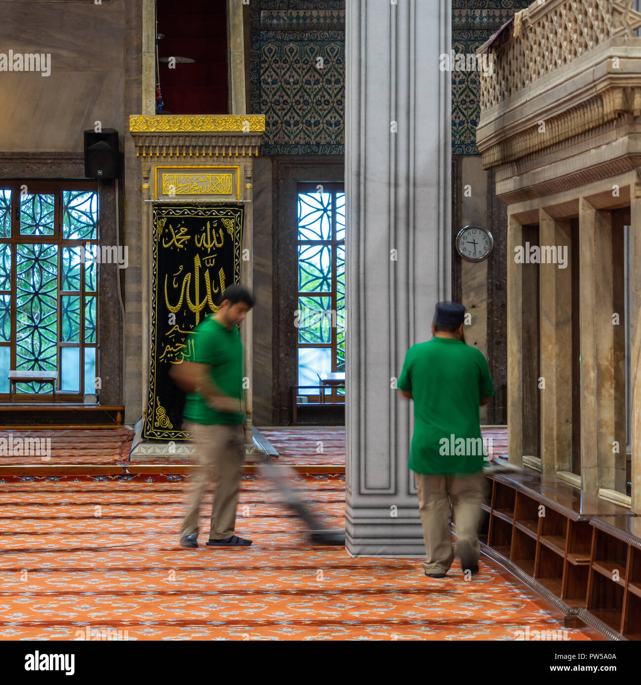 Mosque islamic prayer clock hi-res stock photography and images - Alamy