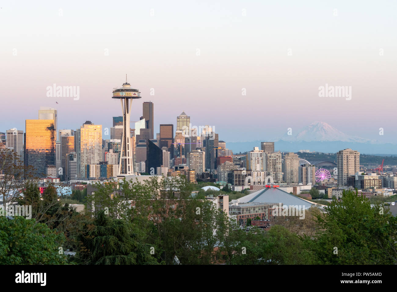 SEATTLE, WASHINGTON, MAY 12, 2018: The Seattle skyline at sunset as ...