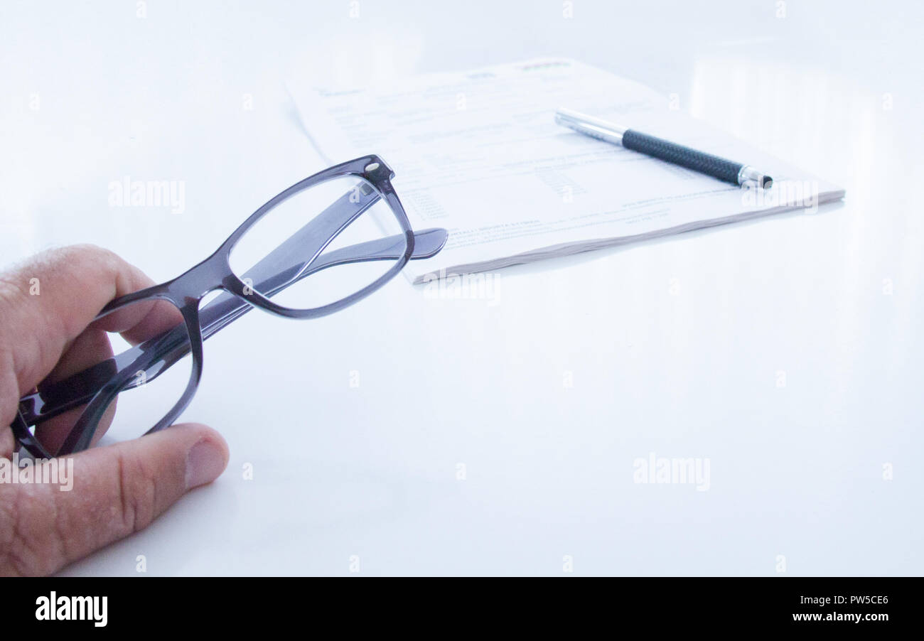 Ready for signature hi-res stock photography and images - Alamy