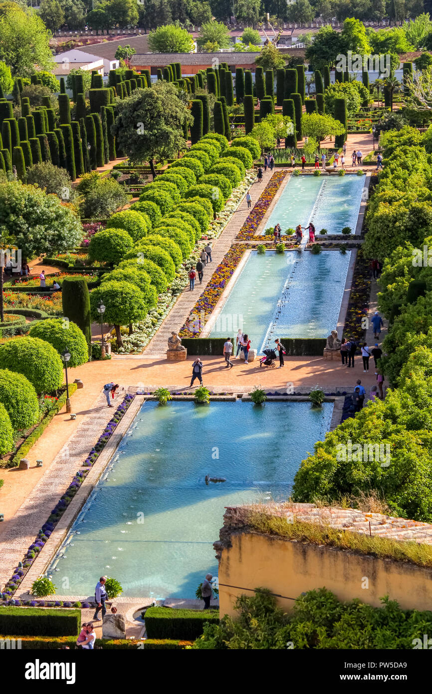 Gardens of the Castle of the Christian Monarchs (Alcazar de los Reyes ...