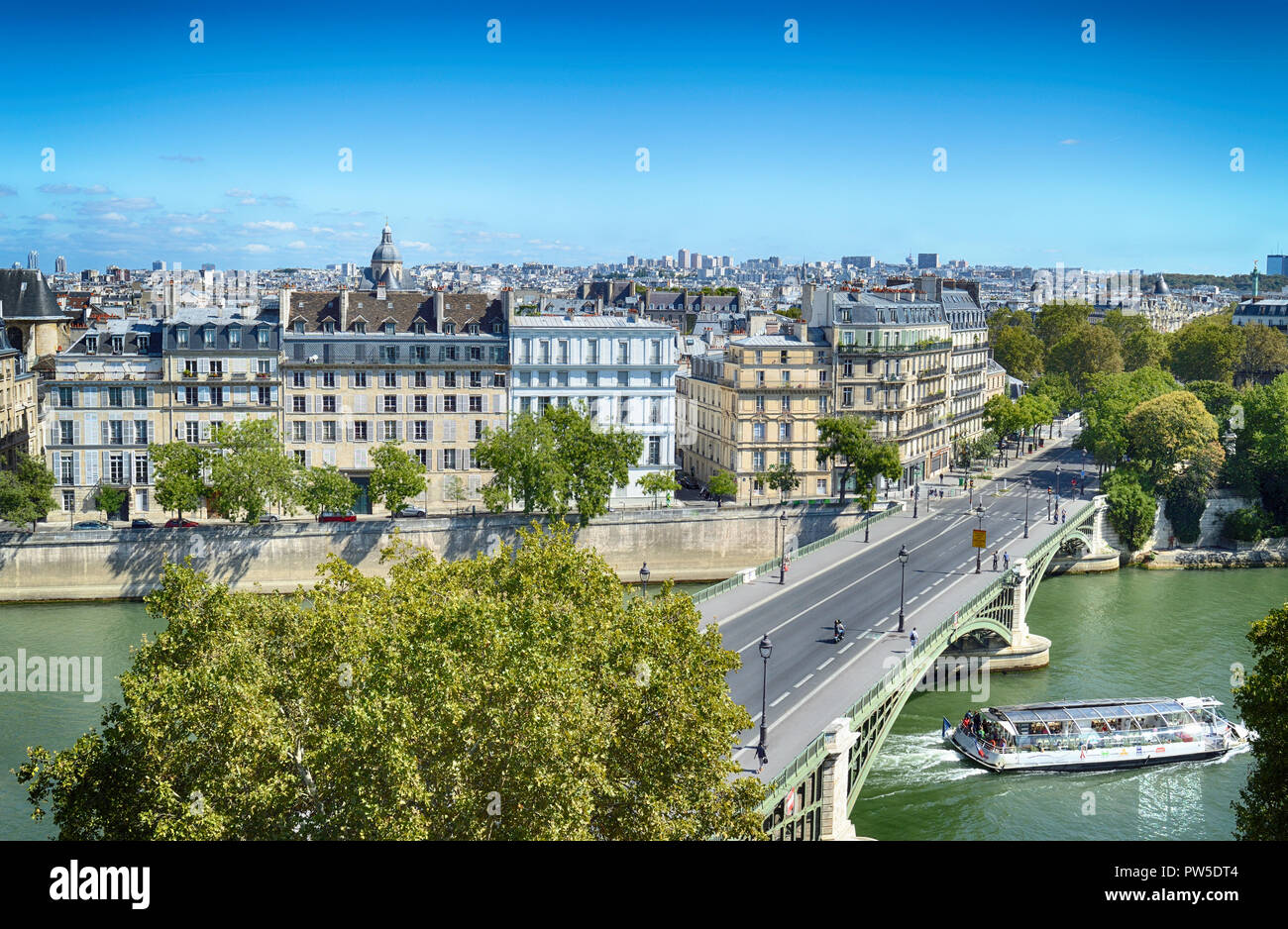Paris urban scenics hi-res stock photography and images - Alamy