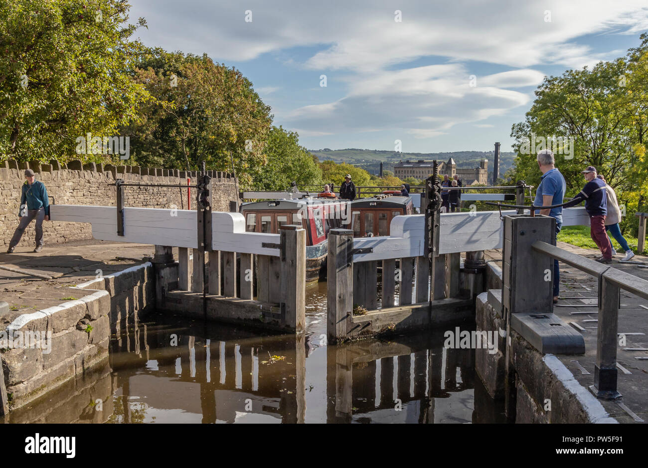 Wooden lock gates hi-res stock photography and images - Alamy