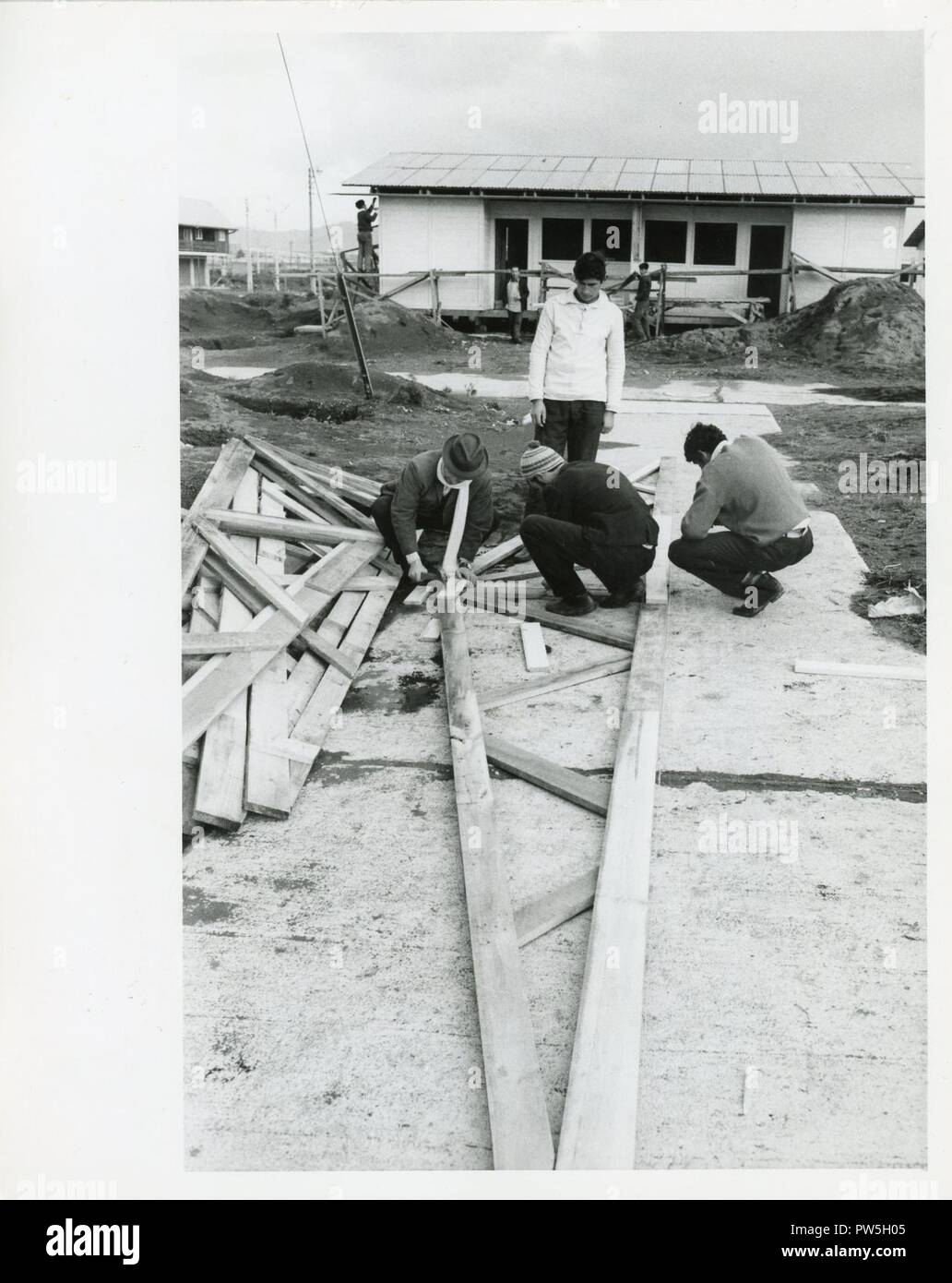 Snapshot of carpenters, building a structure Stock Photo - Alamy