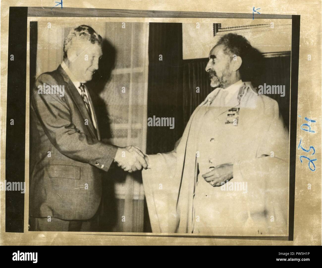 Old photo of two men shaking hands Stock Photo - Alamy