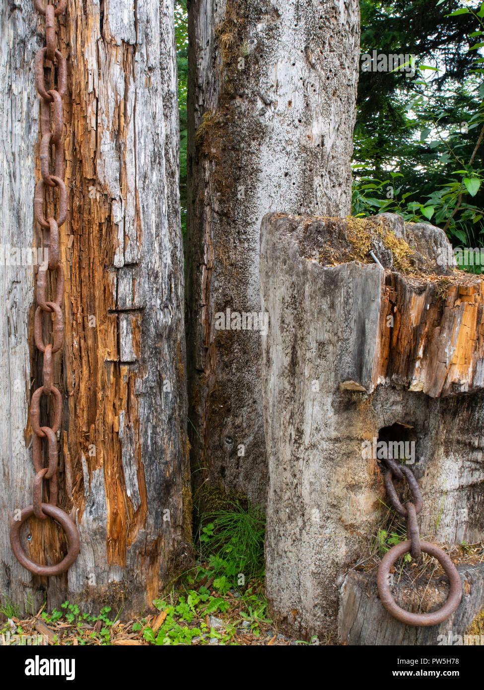 Rusted chains hi-res stock photography and images - Alamy