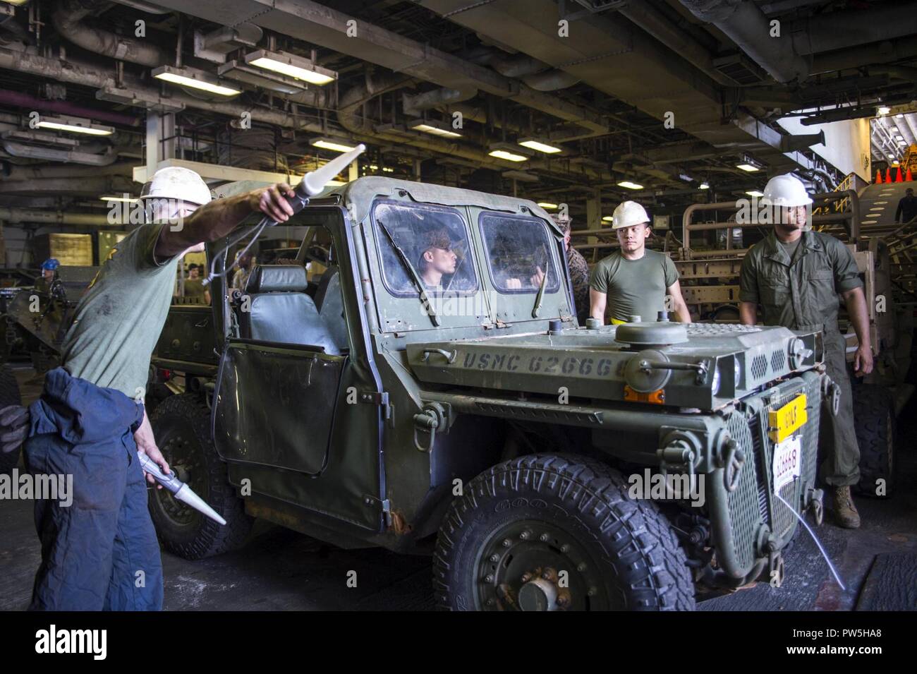 WHITE BEACH, Okinawa (Sept. 19, 2017) Marines, assigned to the 31st ...