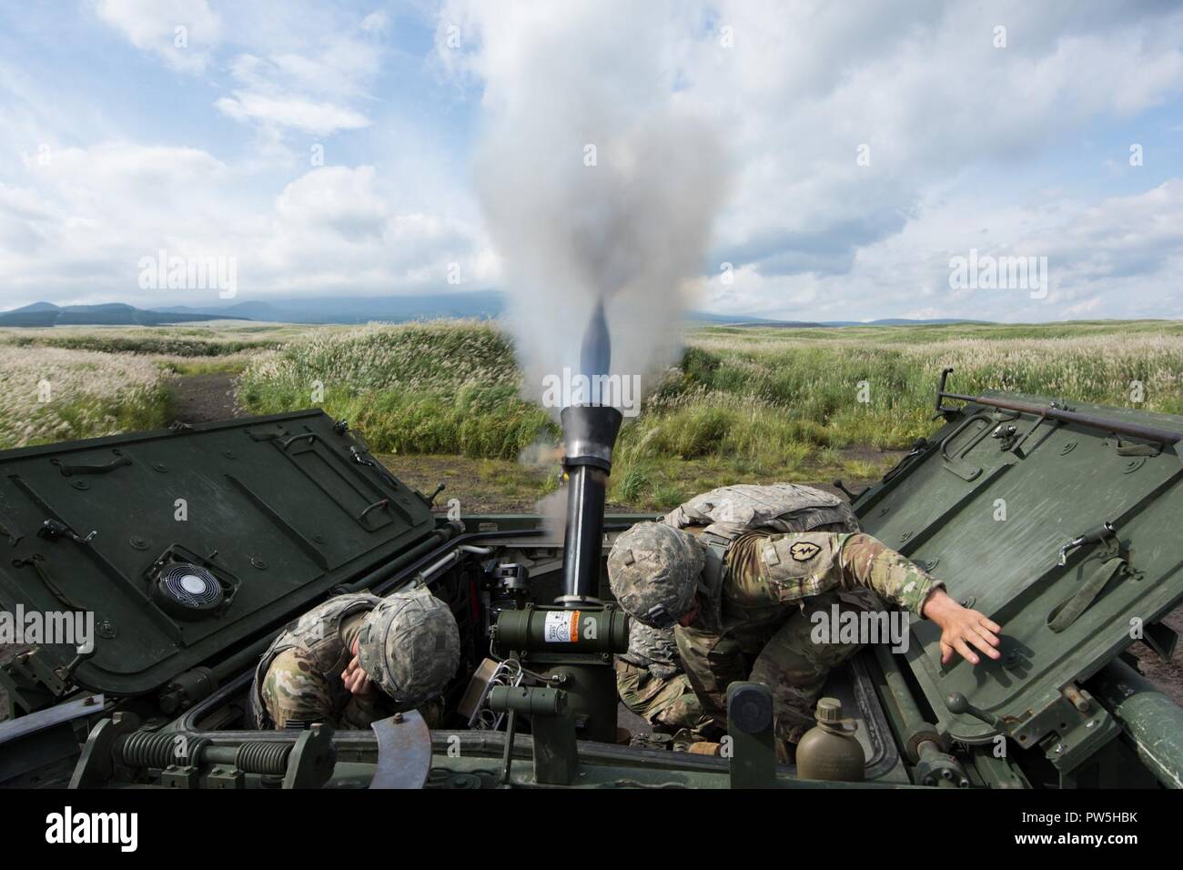M1129 stryker mortar carrier hi-res stock photography and images - Alamy