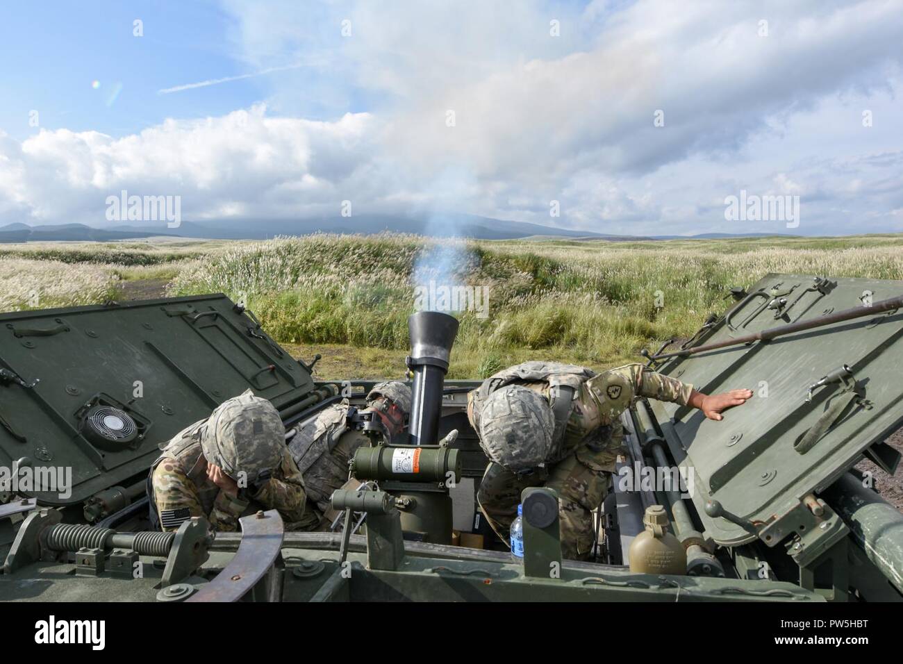 U.S. Soldiers assigned to Headquarters and Headquarters Company, 3rd ...