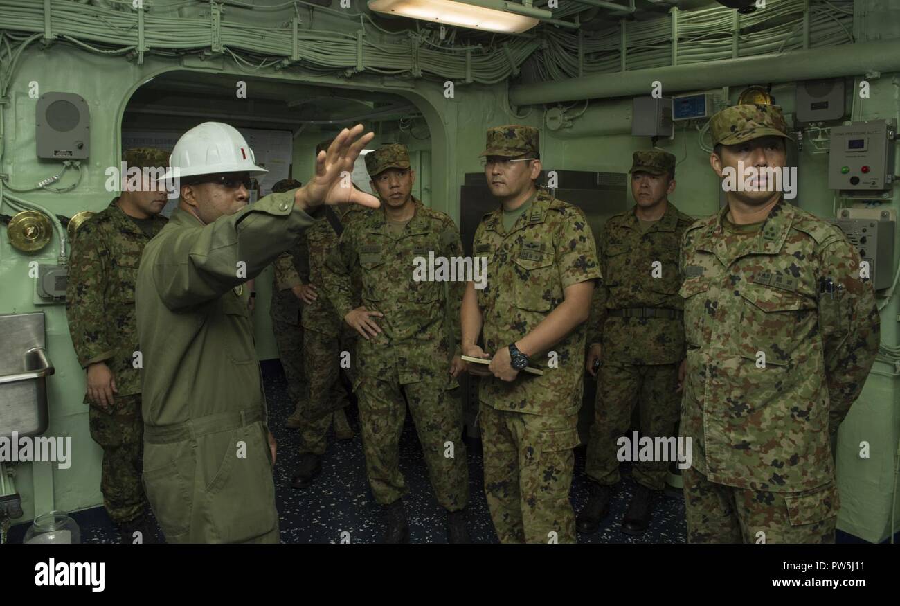 WHITE BEACH (Sept. 20, 2017) Chief Warrant Officer 3 Daryle Howard ...