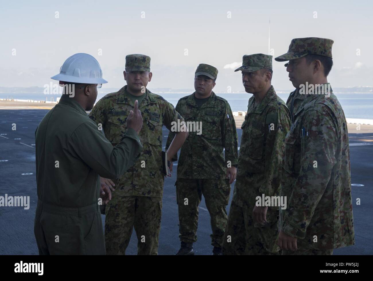 WHITE BEACH (Sept. 20, 2017) Chief Warrant Officer 3 Daryle Howard ...