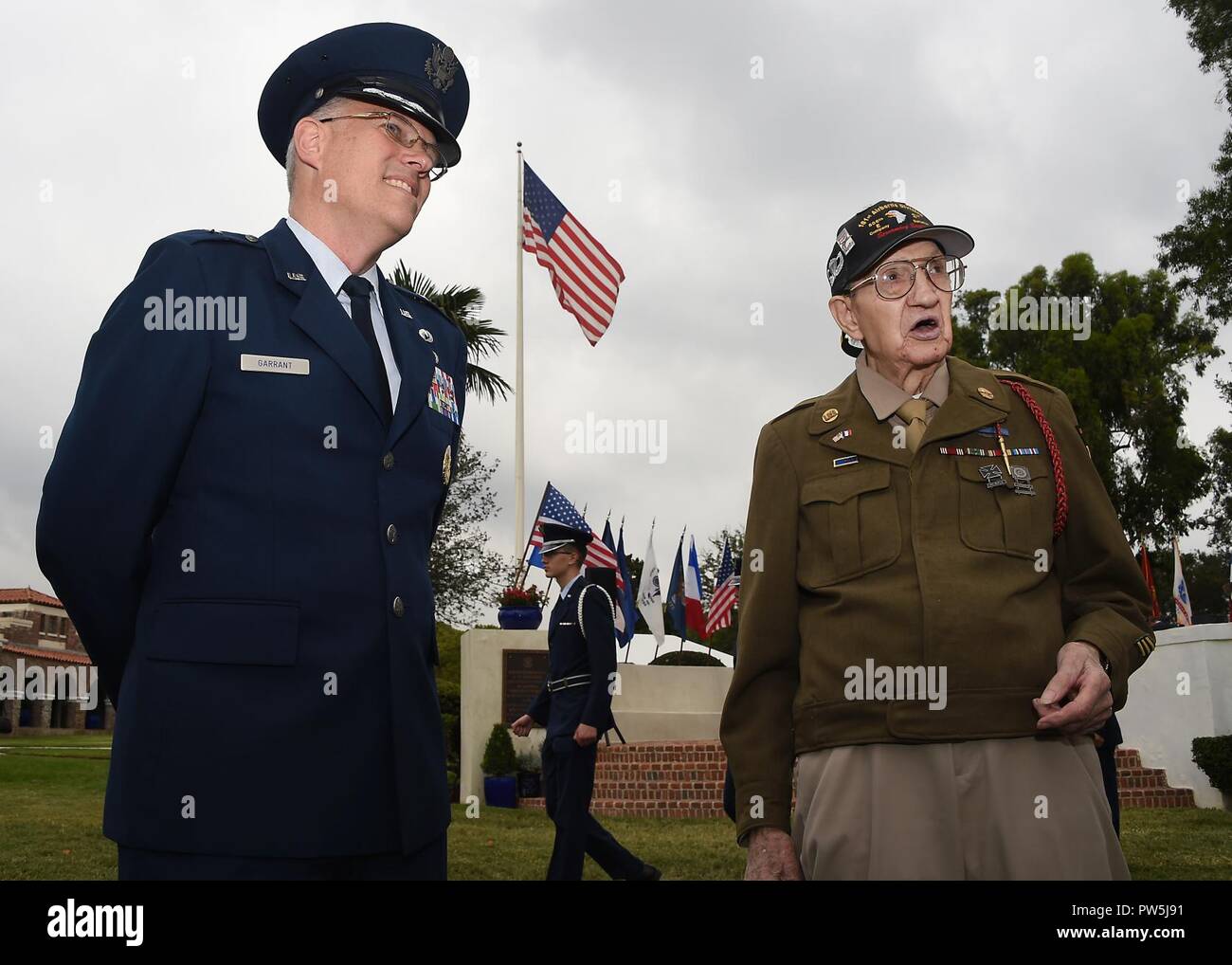 BGen Garrant meets WWII Veteran Henry Ochsner who landed on D-Day with ...