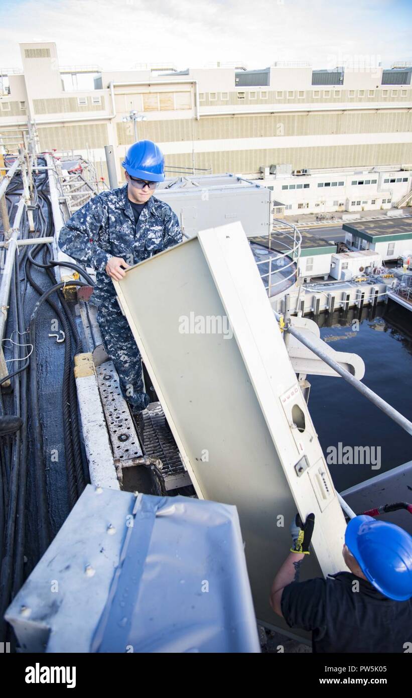 PORTSMOUTH, Va. (Sept. 20, 2017) Air Traffic Controller 3rd Class Kerry ...