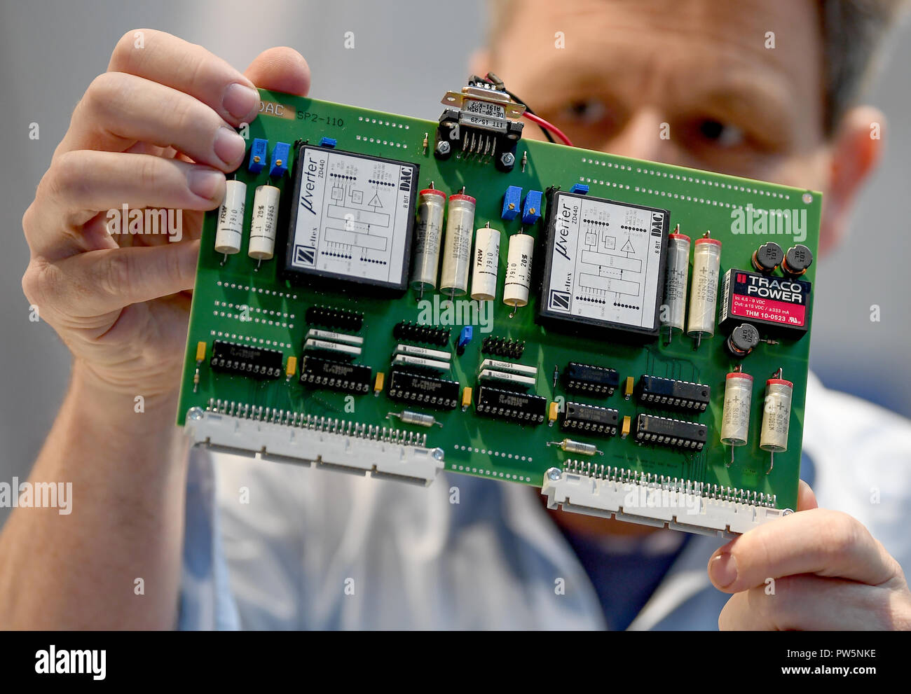 Analog to digital converter hi-res stock photography and images - Alamy