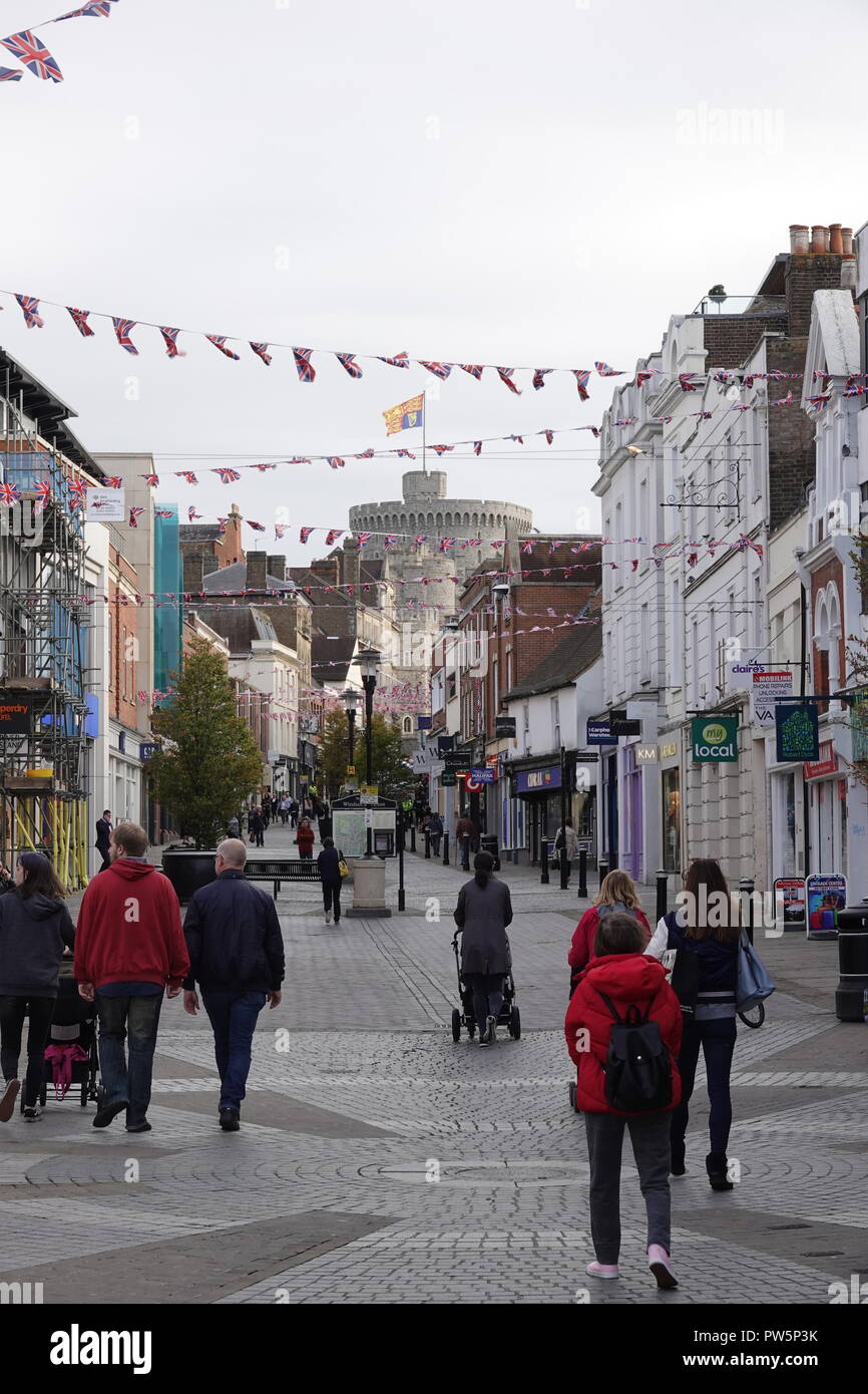 Windsor, UK. 12th October, 2018. Windsor High Street with British Union ...