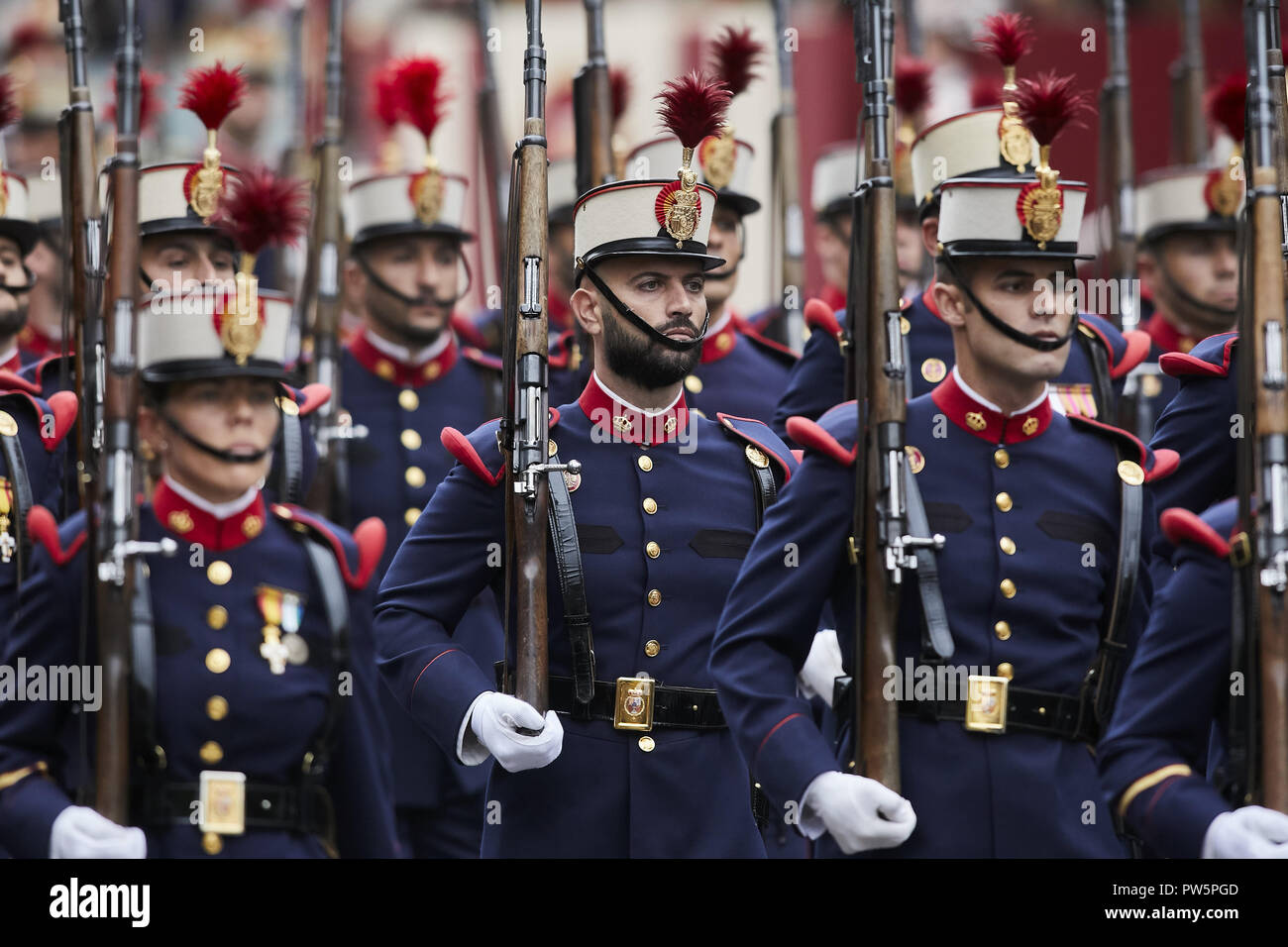 Spanish army soldiers during parade hi-res stock photography and images ...