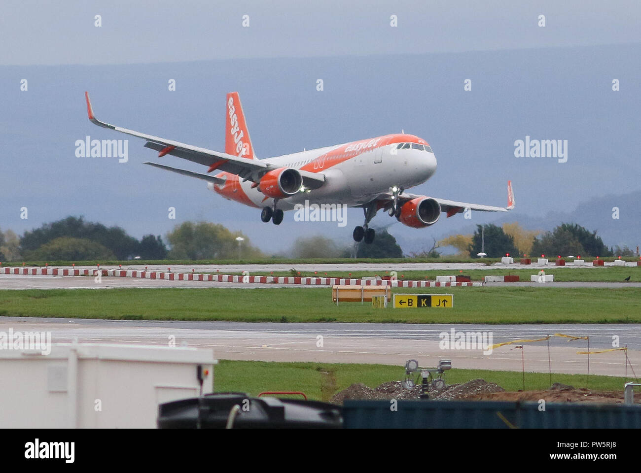 Easy jet manchester airport hi-res stock photography and images - Alamy