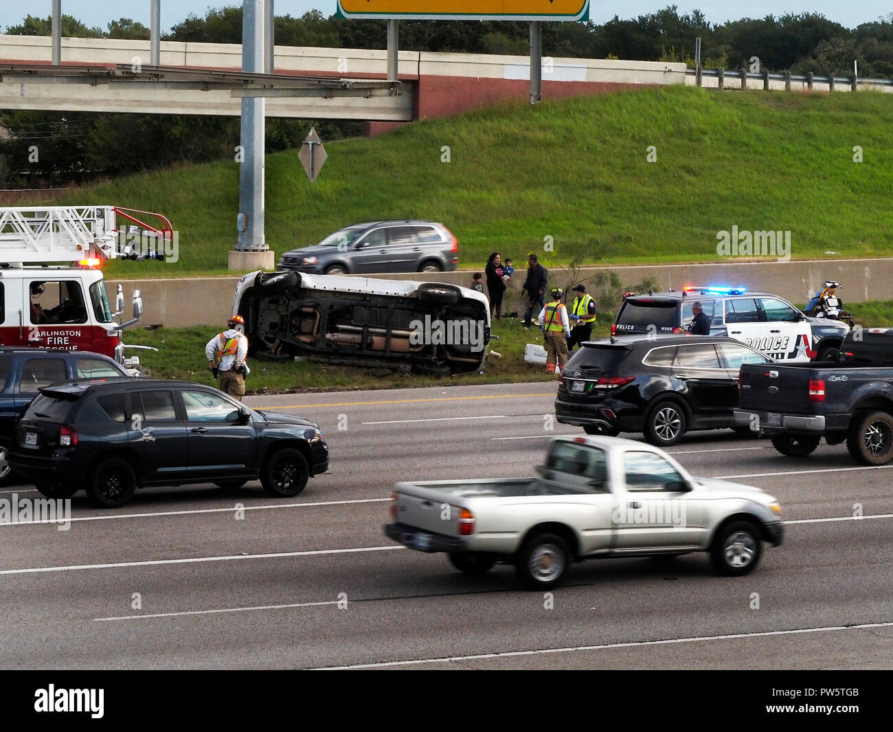 Car rescue workers hi-res stock photography and images - Alamy