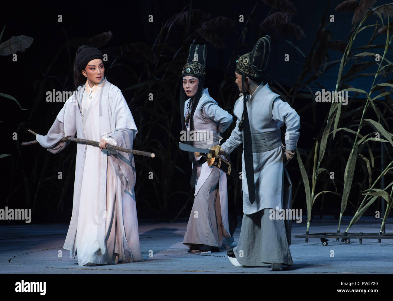 Yueju opera hi-res stock photography and images - Alamy