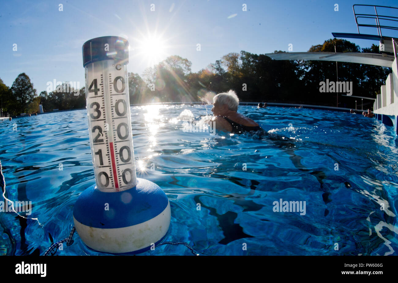 Temperature thermometer swimming pool hi-res stock photography and ...