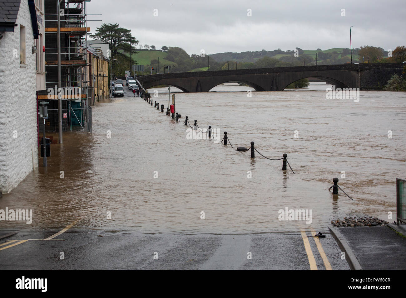 River Towy, Carmarthen, Wales, UK. Saturday 13 October 2018. The river ...