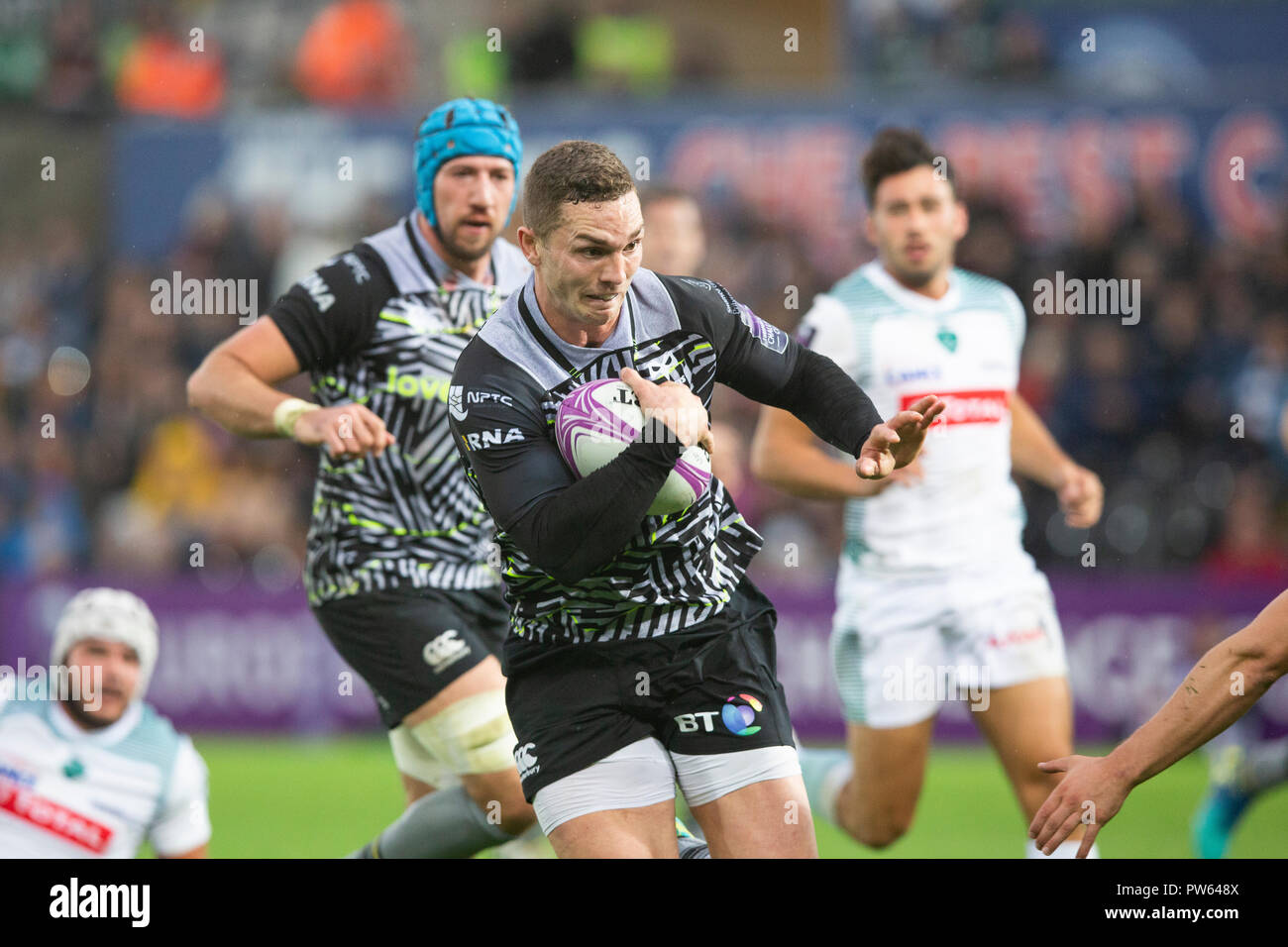 Rugby player scoring try hi-res stock photography and images - Alamy