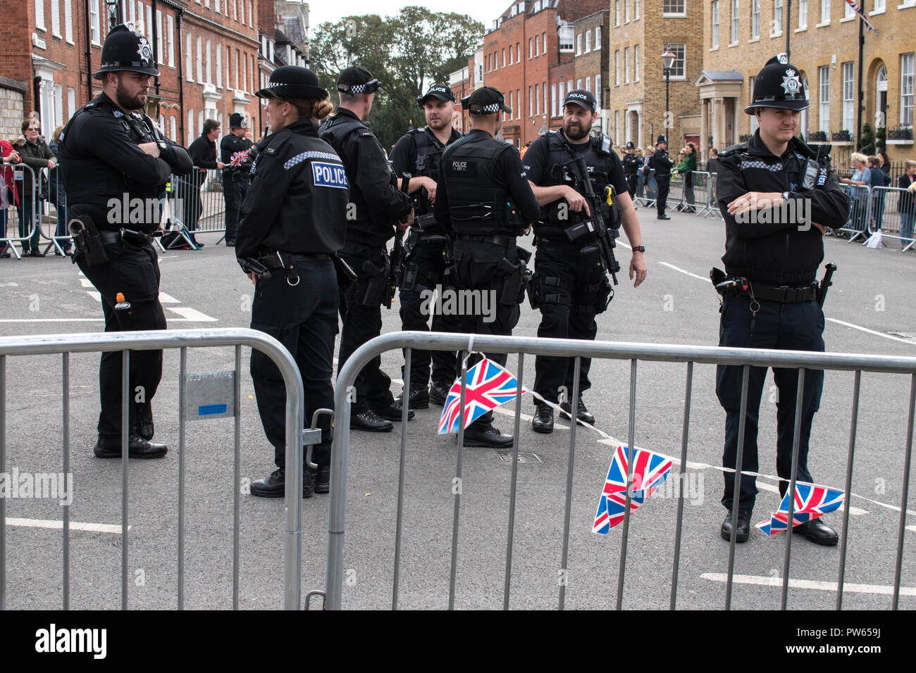 Police officers in windsor hi-res stock photography and images - Alamy