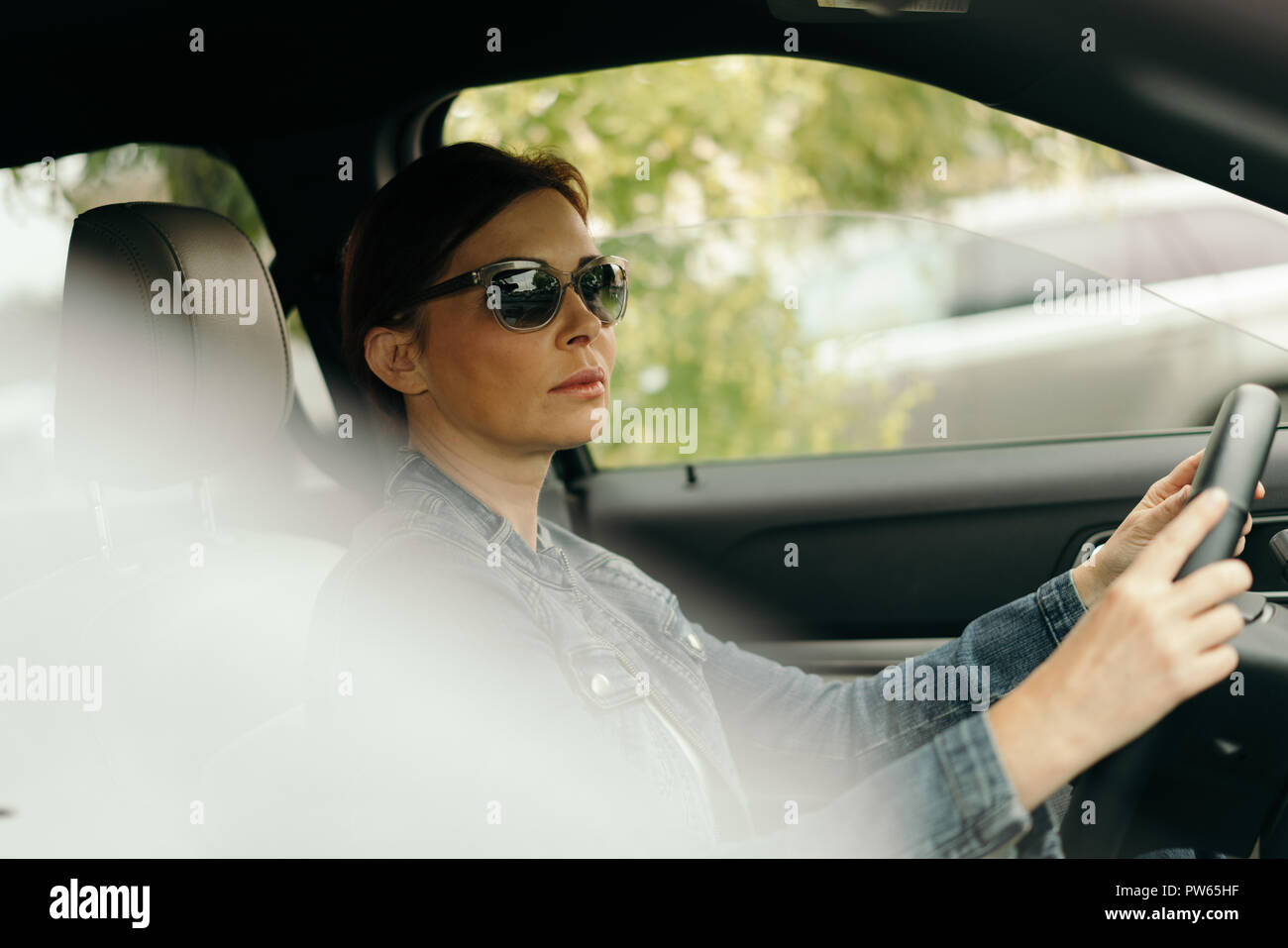 Woman driving automobile hi-res stock photography and images - Alamy
