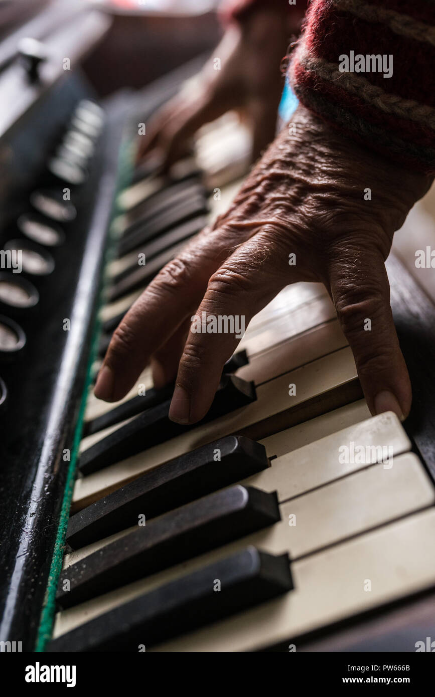 Senior playing a keyboard hi-res stock photography and images - Alamy