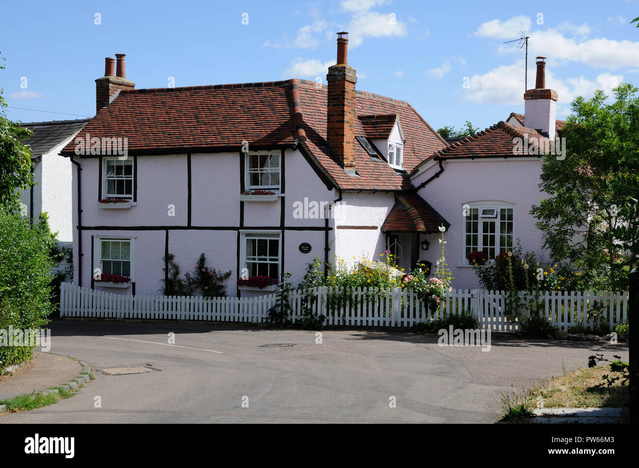 Red Lion Cottage, Pirton Hertfordshire, one of a variety of cottages ...