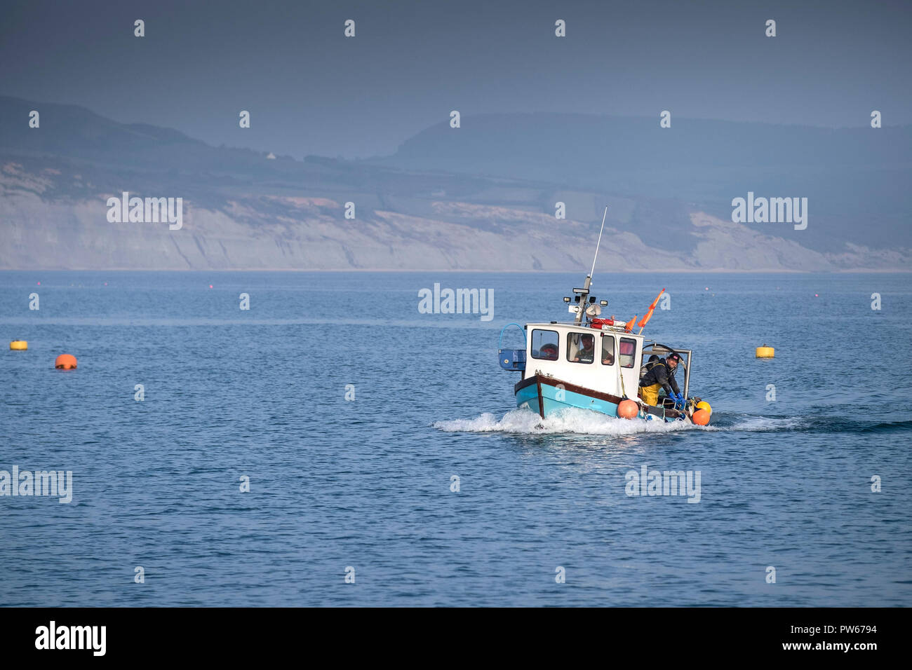 People fishing in small boat hi-res stock photography and images - Alamy