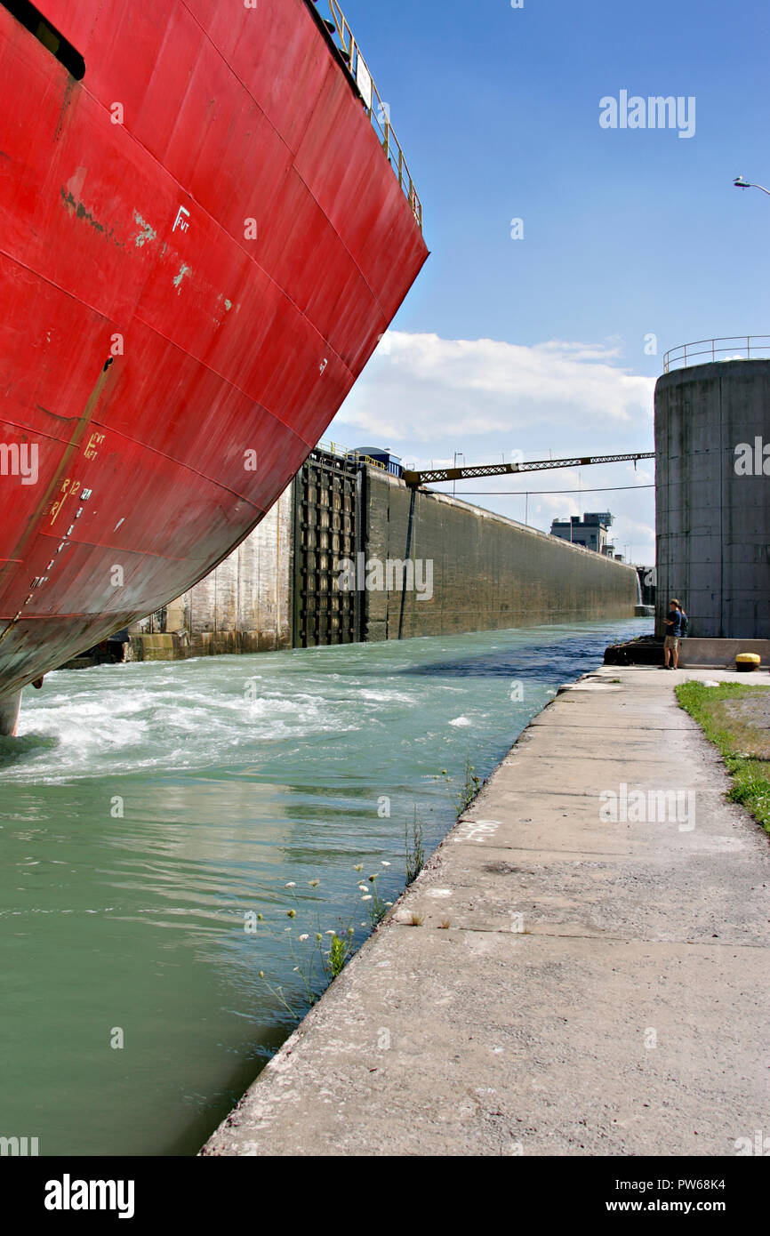 Ship on the Welland Canal Stock Photo - Alamy
