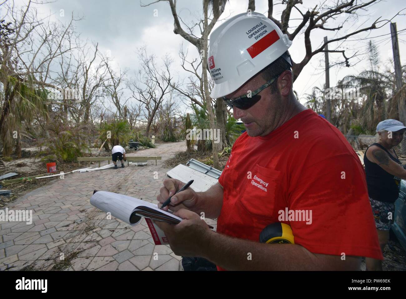 Usace blue roof hi-res stock photography and images - Alamy