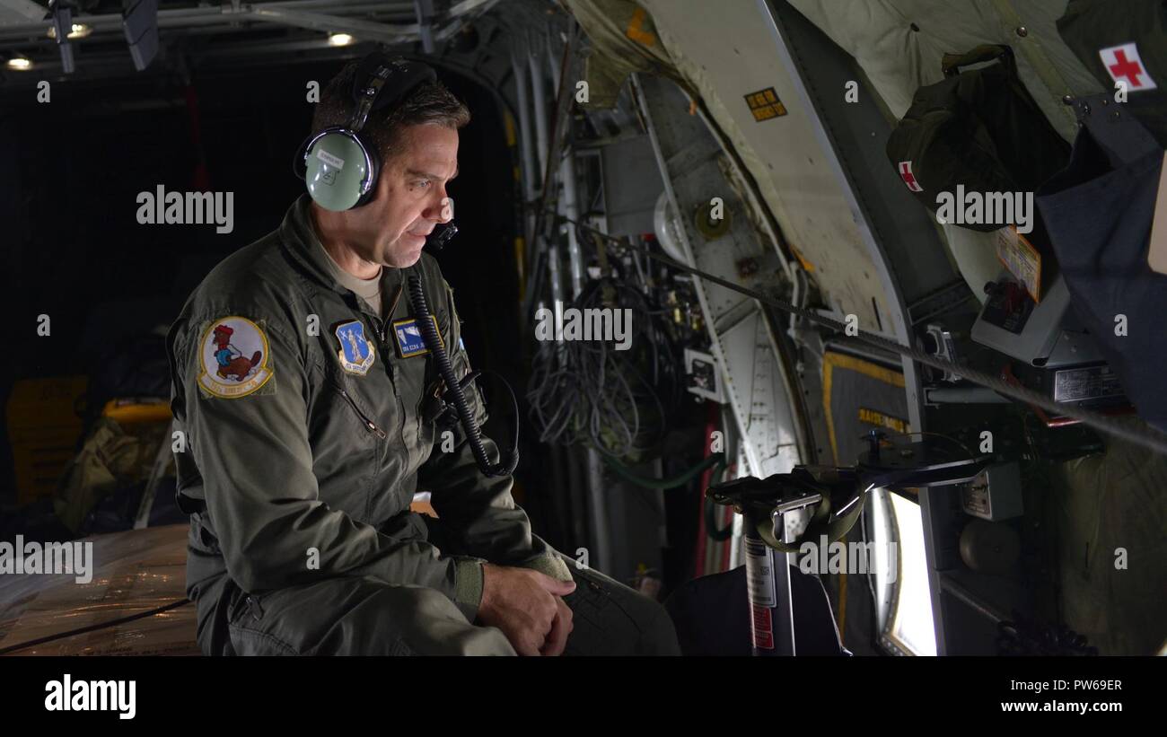 A loadmaster with the 192nd airlift squadron hi-res stock photography ...
