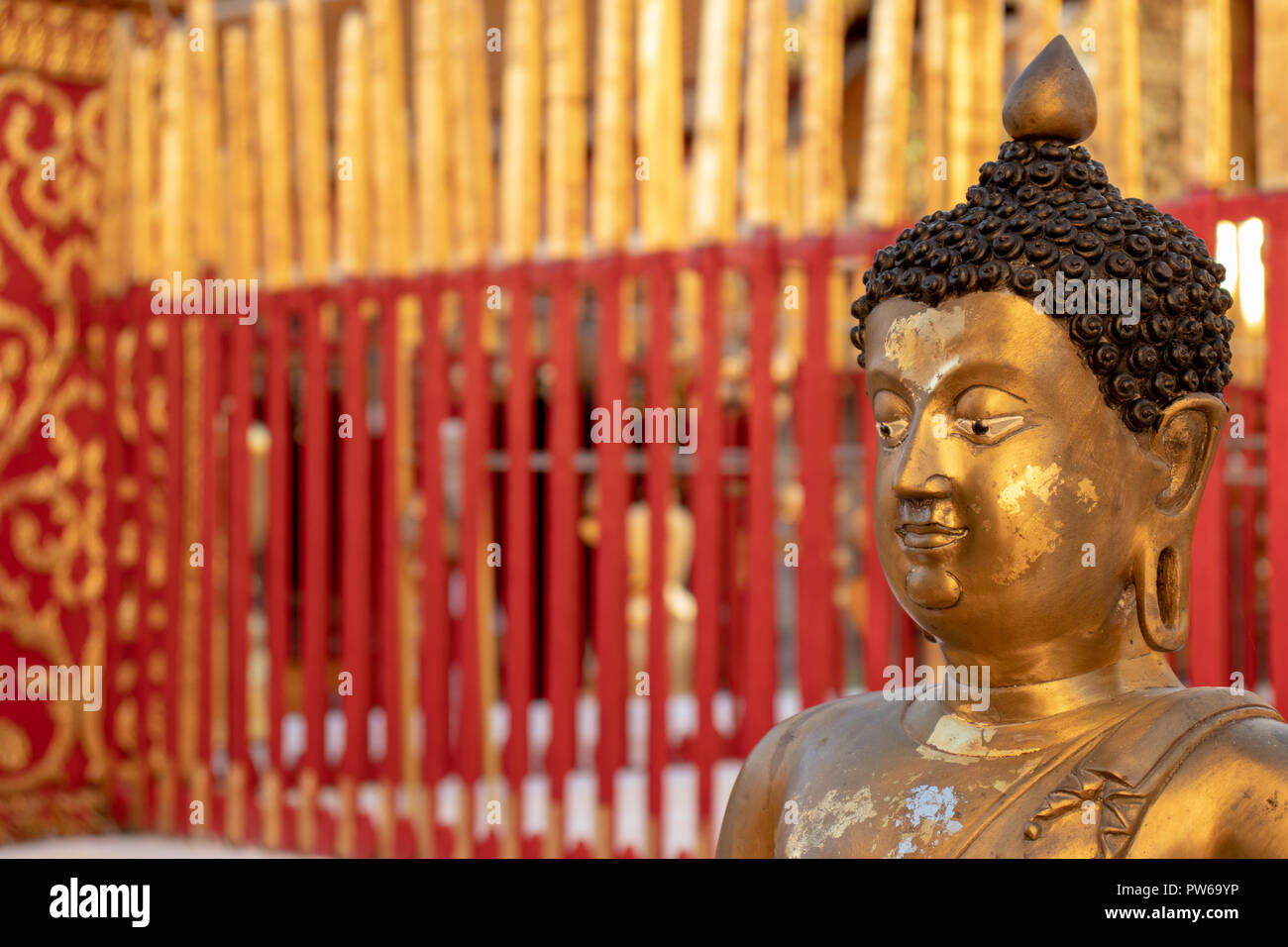 gold buddha temple Stock Photo - Alamy
