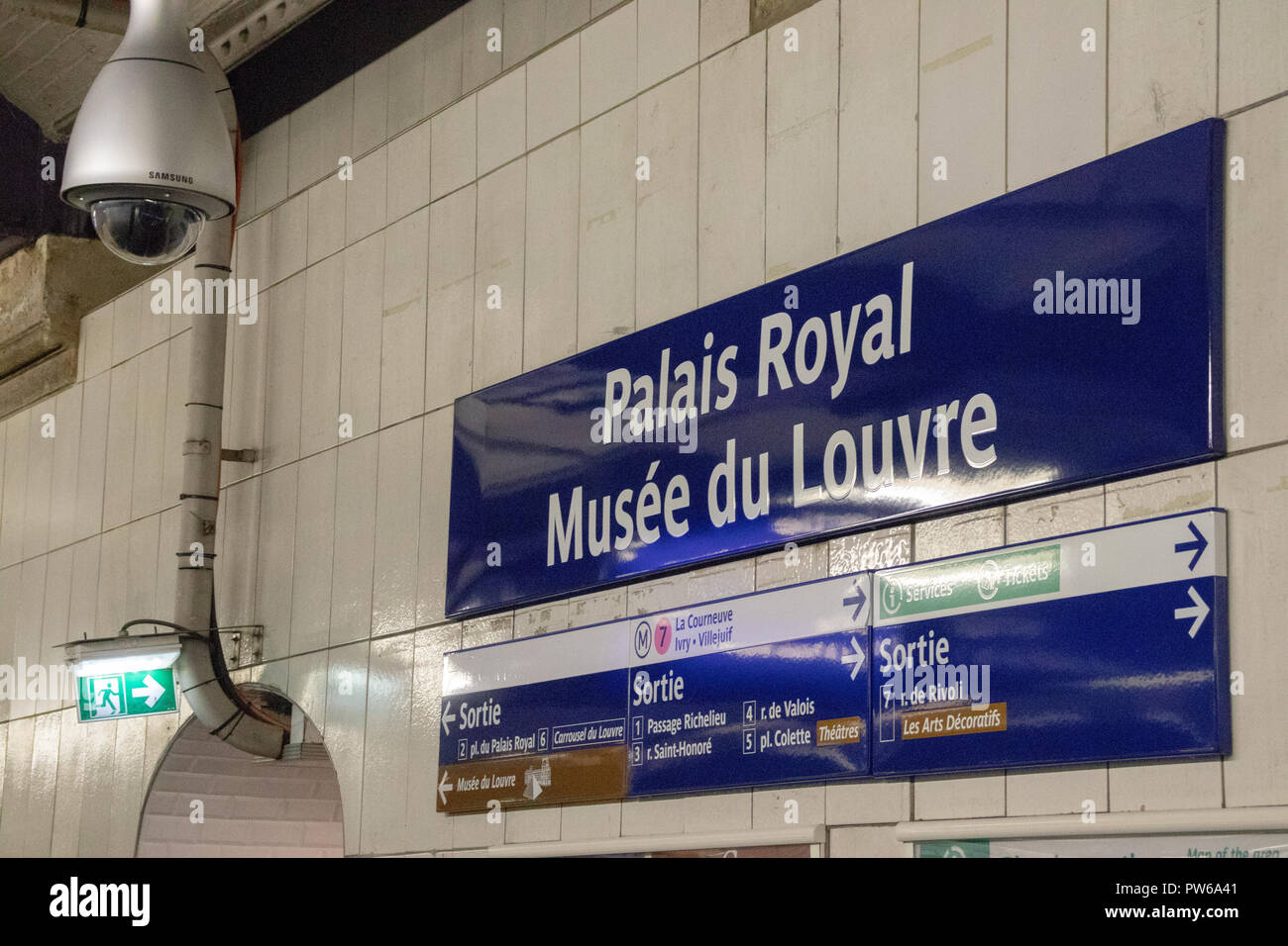 Musee du louvre metro station hi-res stock photography and images - Alamy