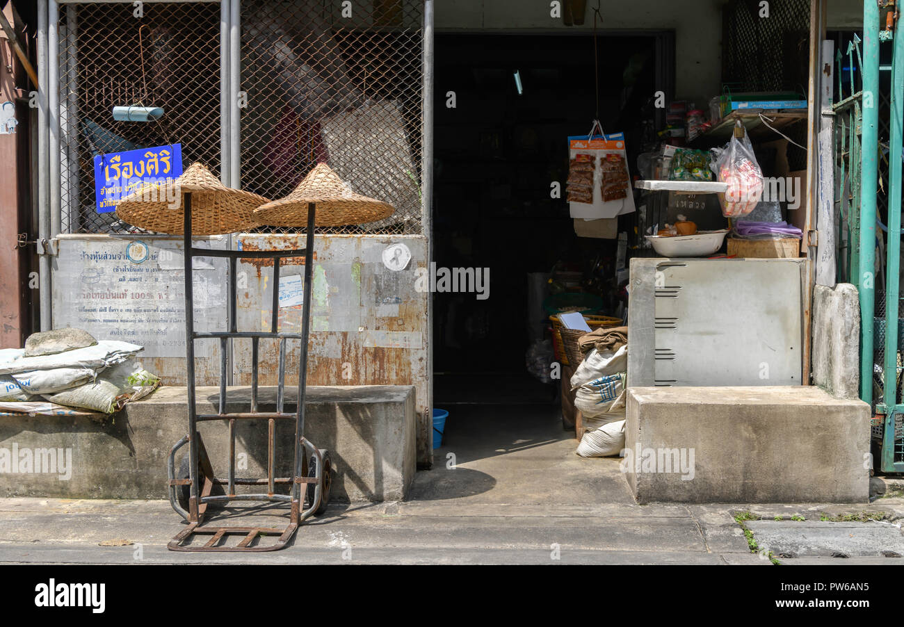 Typical shop front in Bangkok Stock Photo - Alamy