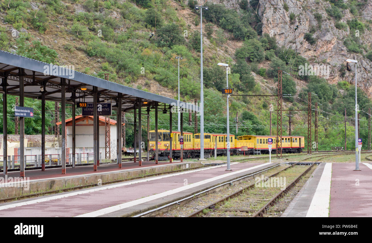 The Yellow Train Villefranche de Conflent station Stock Photo - Alamy