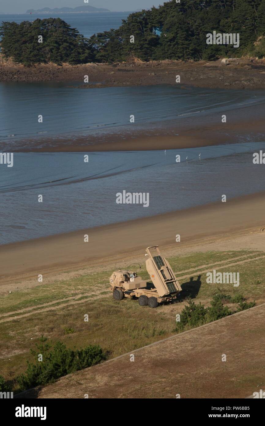 U.S. Soldiers assigned to the 18th Field Artillery Brigade, Fort Bragg ...