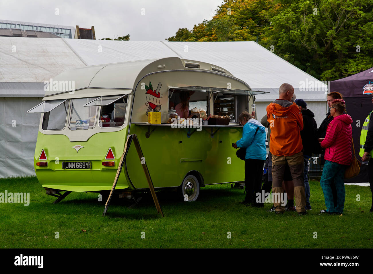 Fast food caravan hi-res stock photography and images - Alamy