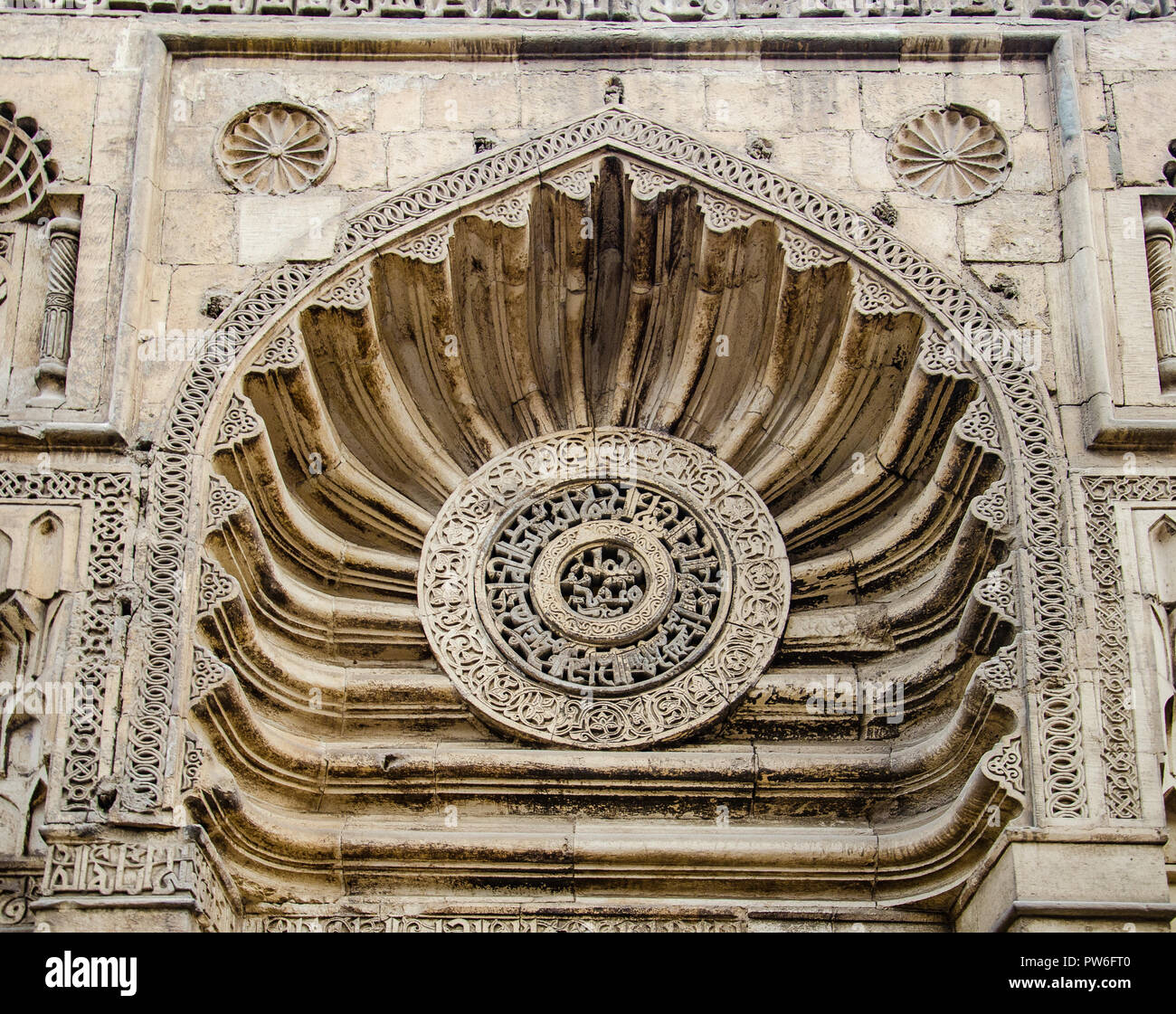 Cairo, Egypt - April 2018. Typical mosque in Cairo suk Stock Photo - Alamy