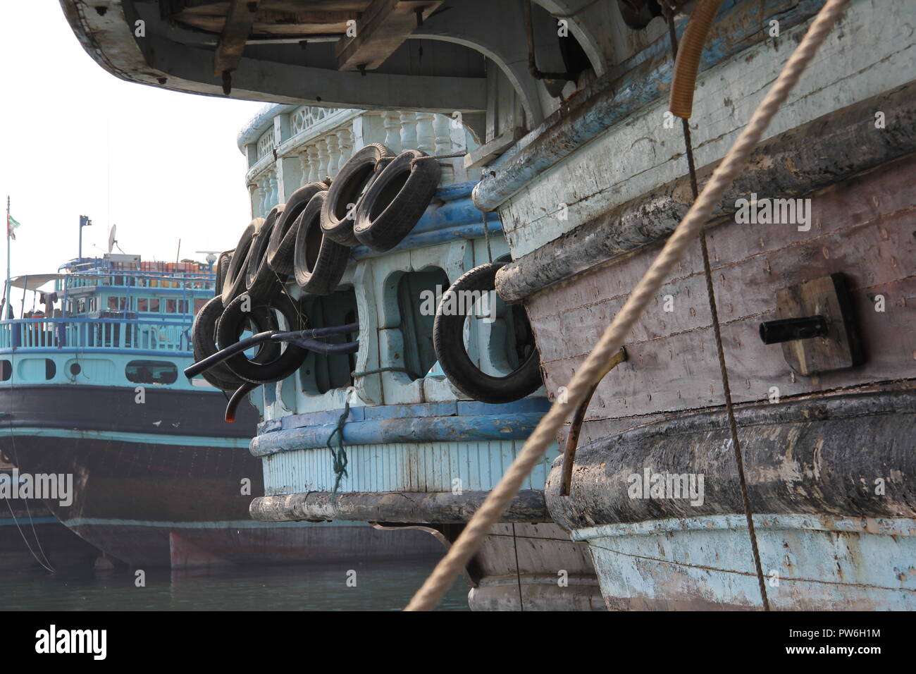 Traditional Arabic wooden shipping boat in Dubai Stock Photo - Alamy
