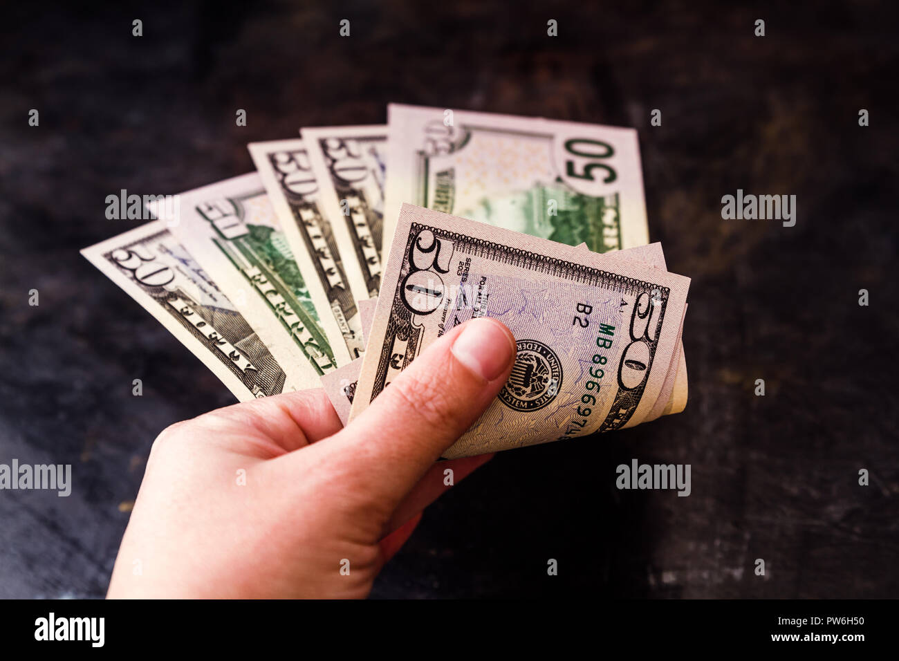 50 usd hand hi-res stock photography and images - Alamy