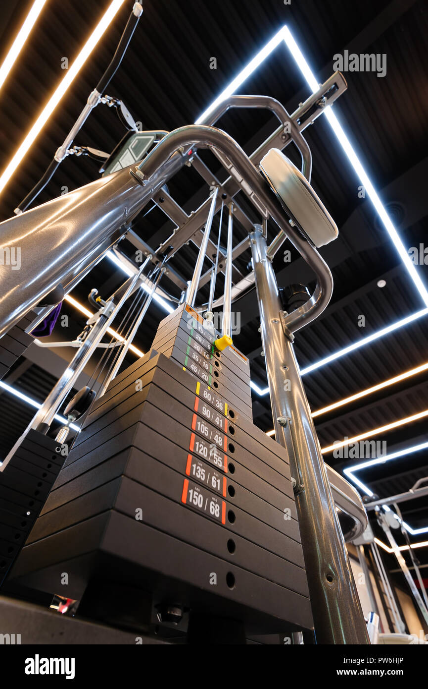 Multi station gym machine hi-res stock photography and images - Alamy