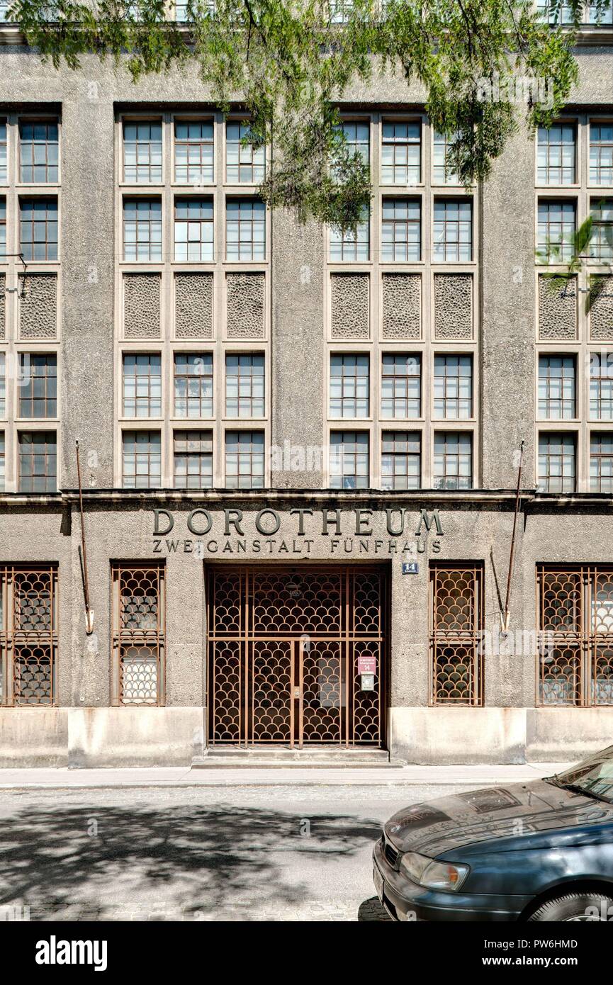 Wien, Dorotheum Schanzstraße 14, Michael Rosenauer 1927 Stock Photo - Alamy