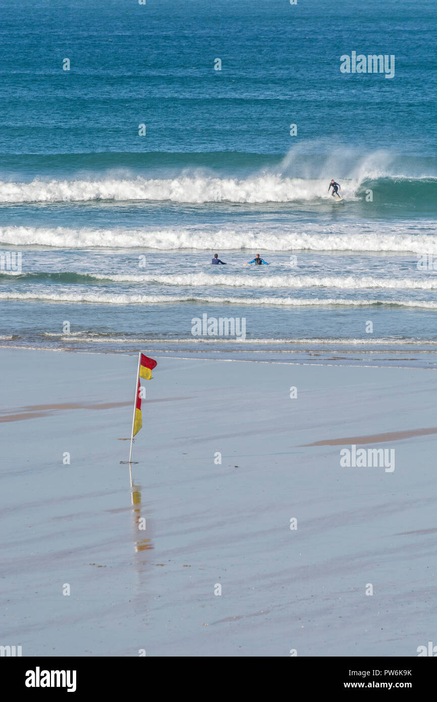 Surfers at Newquay, Cornwall - home of Boardmasters Festival Stock ...