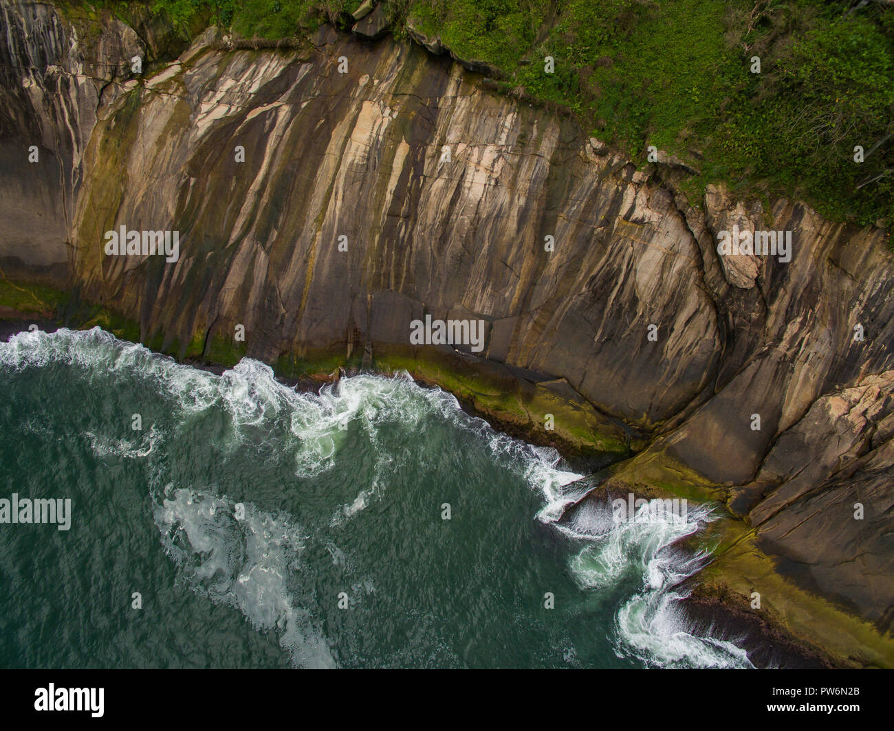 Cliff. Stone cliff and the sea Stock Photo - Alamy