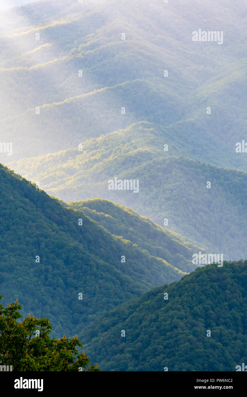 Sun rays shining down hi-res stock photography and images - Alamy