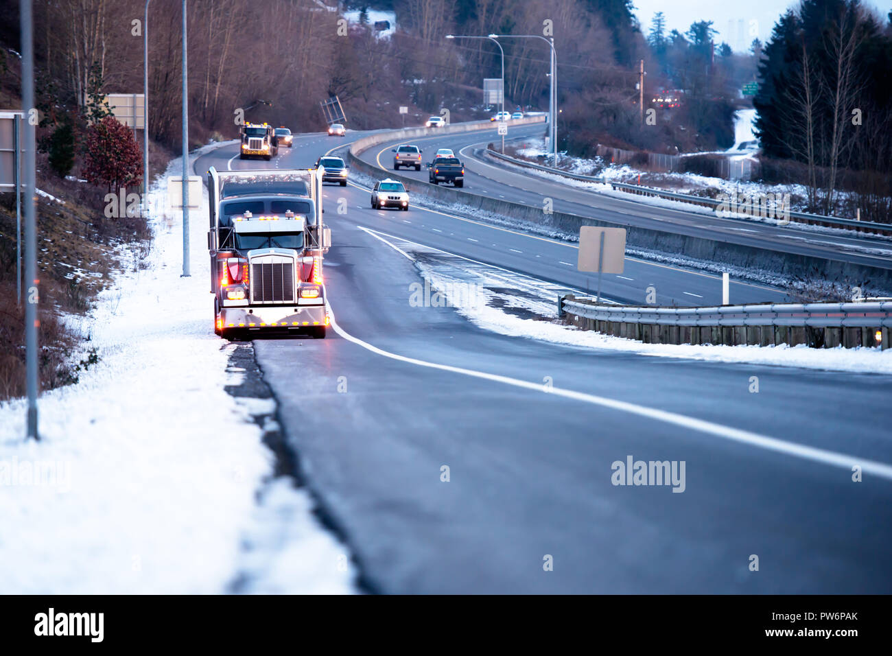 Shoulder rig hi-res stock photography and images - Alamy
